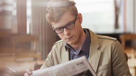 What Is The Difference Between Print Media And Electronic Media