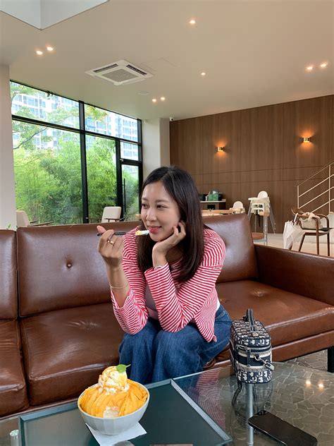 곰부인네 홍 태양 요즘 빙수에 꽂혔어요🍧 너무 맛있음 뭔들…🙈 Instagram