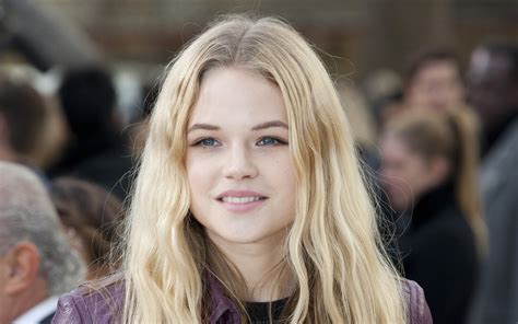Gabriella Wilde 加布瑞拉·王尔德 美女壁纸1 1280x800 壁纸下载 Gabriella Wilde 加布瑞拉·王
