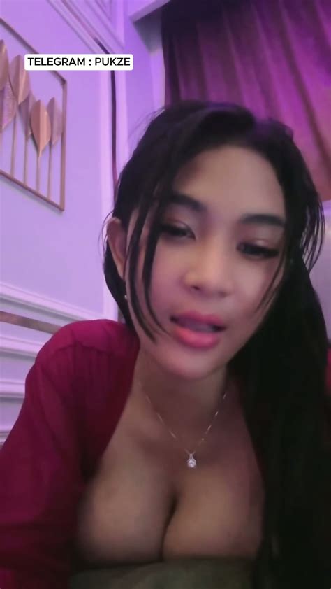 Sambil Pipis Violine Pamerin Anu Eporner