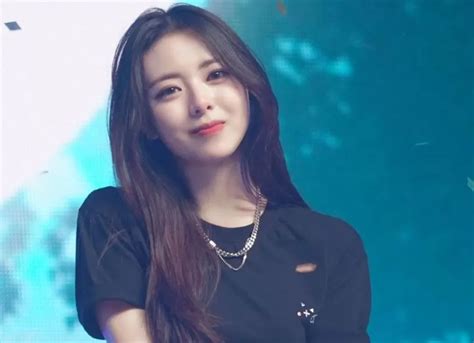 Perfil Edad Cumplea Os Altura Y Datos De Yuna Itzy