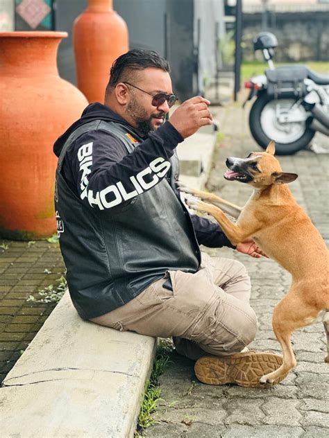 බුදු සිරුර ආදාහනයෙන් ඉතුරු වූ දඹ රන් වලින් හැදුව බුදු පිලිම හතරම