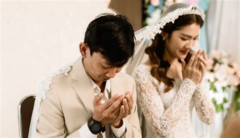 Siapa Vini Caroline Menikah Dengan Komika Yono Bakrie Di Kua