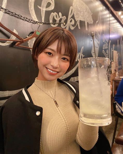 小坂田純奈さんのインスタグラム写真 小坂田純奈instagram 「今日もおつかれ！！かんぱーい！🍺 ️‍🔥 なんか美味しいサワー飲んで
