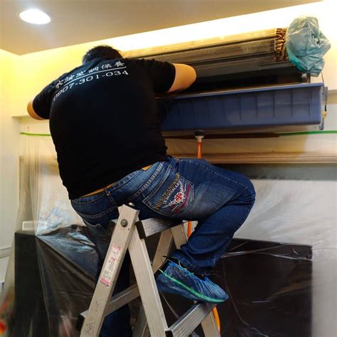 伊萊克斯無線吸塵器電動滾輪刷吸頭led燈不亮滾刷無法轉動故障維修服務 電池續航力短暫購買使用超過兩年左右的時間更換電池就可以改善 有任何問題歡迎洽通訊軟體溝通聯繫 Line Id