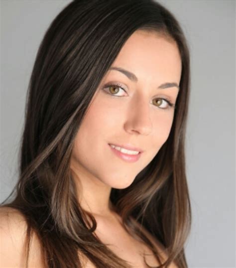 Who Is Iwia Age Career Family Net Worth Height Bio 2024