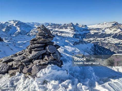 주변 산의 빙하에서 산 정상 에서 멋진 전망 Charpf 스키모 겨울의 등산 0명에 대한 스톡 사진 및 기타 이미지 0명 12월 겨울 Istock