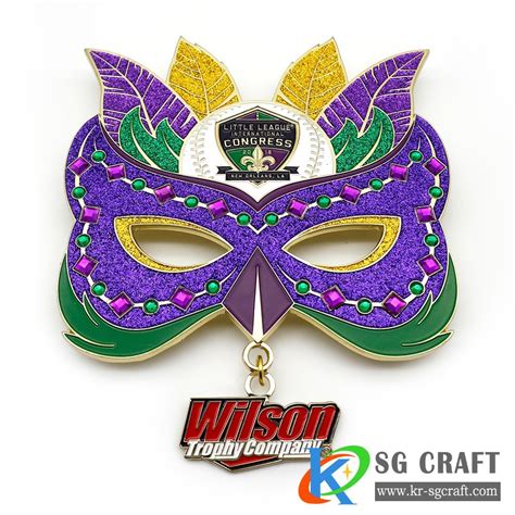 Factory Manufacturer Customized Fashion Pig Shape Metal Soft Enamel