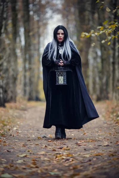 Черный плащ девушка: картинки, стокові Черный плащ девушка фотографії ...