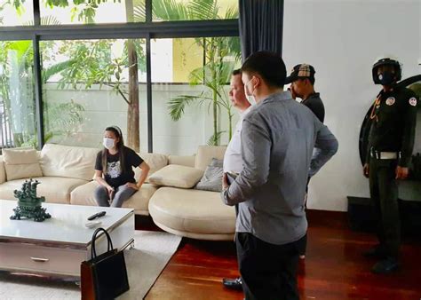 ព័ត៌មានបឋម ស្ត្រី អ្នកជំនួញ ហាយសូរម្នាក់ ឈ្មោះ ពេជ្រ ស្រីមុំ ដែលល្បីខាងឆបោកមនុស្សជាច្រើននាក់