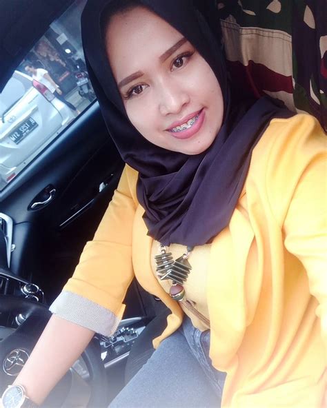 Awek Memantat Dalam Kereta Joe Hudson