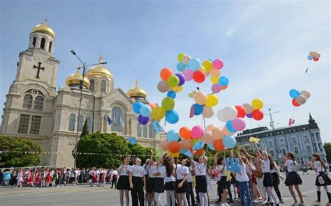 НА МОРЕТО Варна отбеляза 24 май с многохилядно шествие