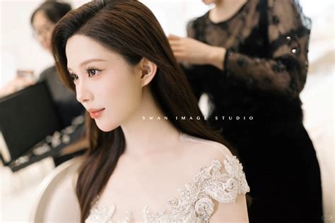 不拘一格的纯欲感 新娘妆