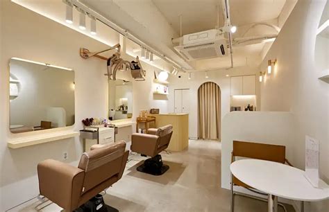 화이트and우드톤 따뜻한 분위기의 10평 작은 미용실 인테리어 동두천 생연동