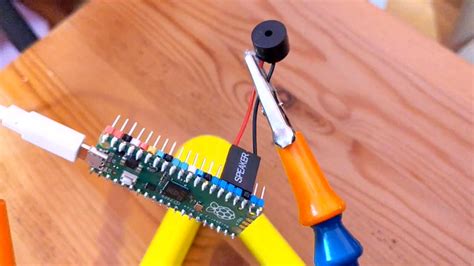 Nyan Cat Except It Gets Faster RTTTL On The Raspberry Pi Pico We Saw A Chicken