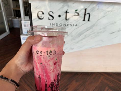 5 Kejadian Viral Esteh Indonesia Bikin Ukuran Jumbo Hingga Karyawan Dapat Insentif Tinggi