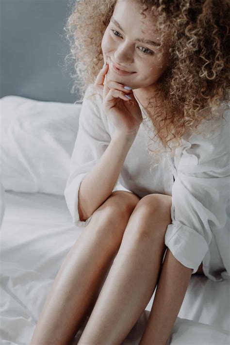 How To Subtly Flirt Over Text 10 Techniques Examples