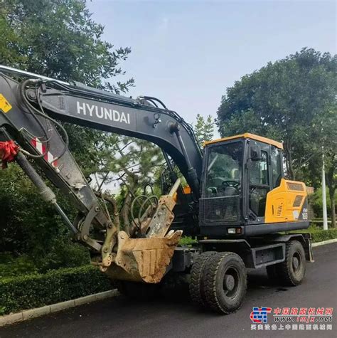 现代挖掘机助力北京山区受灾村民撤离 挖掘机 现代重工 工程机械动态 中国路面机械网