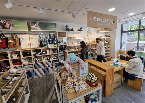 아름다운가게 송파가락점 오픈 초대매장살짝엿보기 2021년 4월 22일 새로운 친환경 컨셉 Facebook