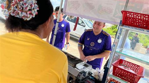 លោក ហ៊ុន ម៉ានី ៖ ឆ្លៀតដឹកនាំក្រុមការងារចូលរួមប្រកួតបាល់ទាត់មិត្តភាព