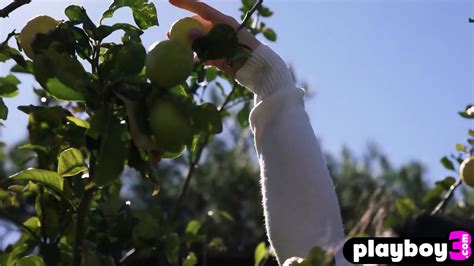 Sexy Big Ass Brunette Teen Posing Naked And Exposed Beautiful Big Booty