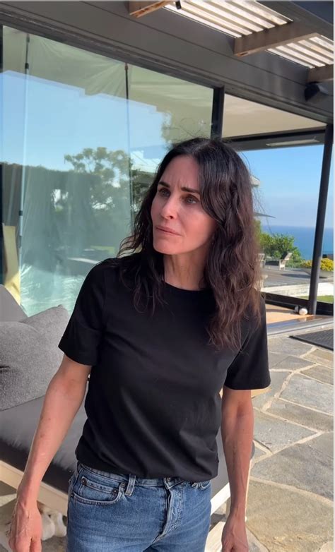 Courteney Cox Makes Fun Of Her Scream Bangs Other Embarrassing Hairstyles