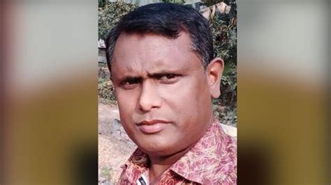 ক্লাসের মধ্যে ছাত্রীকে যৌন হয়রানি পলাতক শিক্ষক