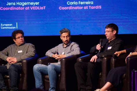 Research Iot Swarm Decentralizedcomputing Cloudedgeiot