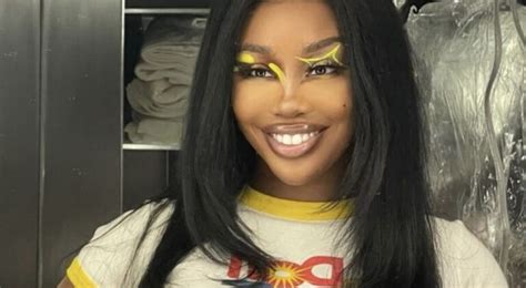 Shake What Ya Doctor Gave Ya SZA Seemingly Living Her Best Life While Twerking Onstage Has