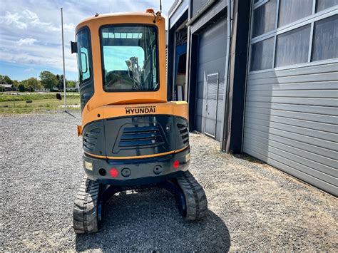 Hyundai R25z 9ak 2 700 Kg Minigraver 2 Skovle And Centralsmøring