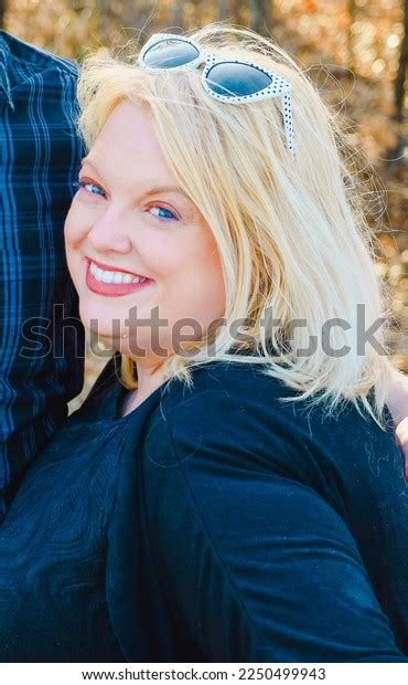 16 Imágenes De Sexy Plus Size Mom Imágenes Fotos Y Vectores De Stock