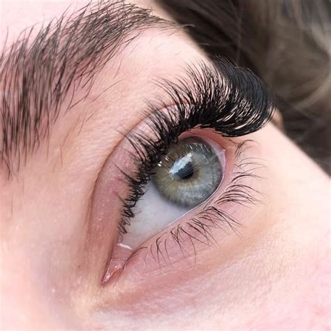 ‎آزیتا اصلانی اکستنشن مژه‎ Azita Eylash Extension On Threads