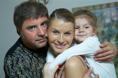 სოსო პავლიაშვილის ოჯახის და ულამაზესი სახლის ფოტოები