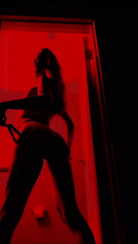 Reddit Mädchen macht NSFW Tiktok Silhouette Herausforderung xHamster