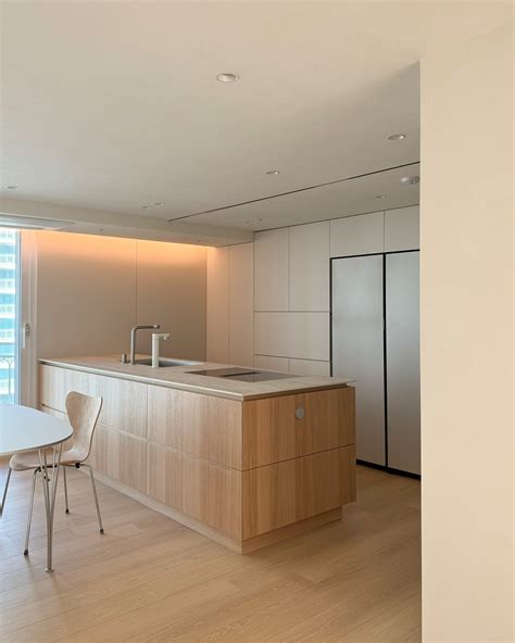 스튜디오디아즈ㅣ분당인테리어 잠실인테리어 광교인테리어 사용자의 편리성을 위해 곳곳에 선반과 넉넉한 수납장을 제작했어요 심플하지만 디테일을 더해 무드까지 놓치지 않은