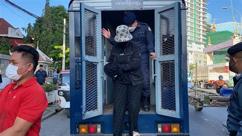 🔴update ៖ កម្លាំងកងរាជអាវុធហត្ថបានបញ្ជូនខ្លួនមេតុងទីន អឿន ម៉ូលីកា ទៅតុលាការហើយ សារព័ត៌មាន នគរវត្ត