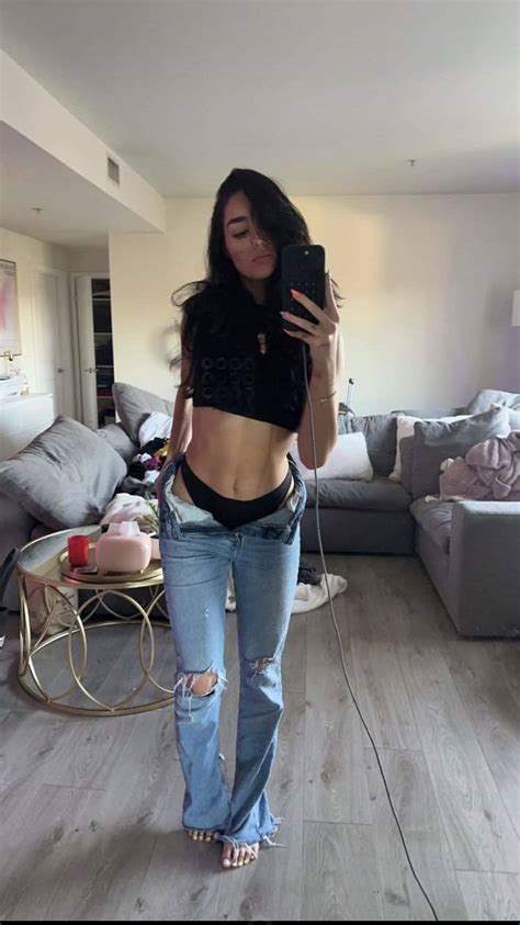 Indiana Massara Feet