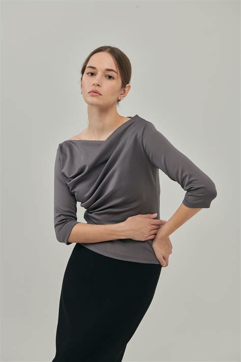 로트르드민 22fw 드레이프 오프숄더 티셔츠