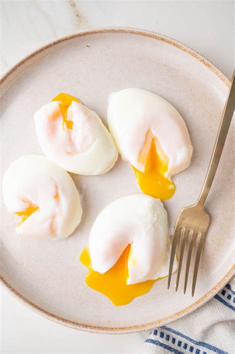 How To Make Poached Eggs Everyday Delicious