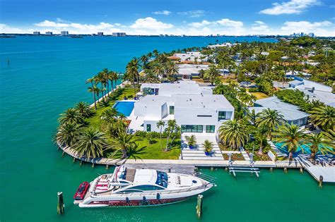 Luxurious Miami Mansion With 300 Feet Of Bay Area Access Star Island
