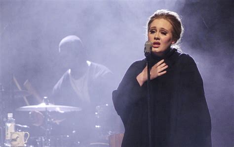 El Hijo De Adele Recibe Suma De Dinero Tras Demanda Por Publicación De Fotos Cdn El Canal De
