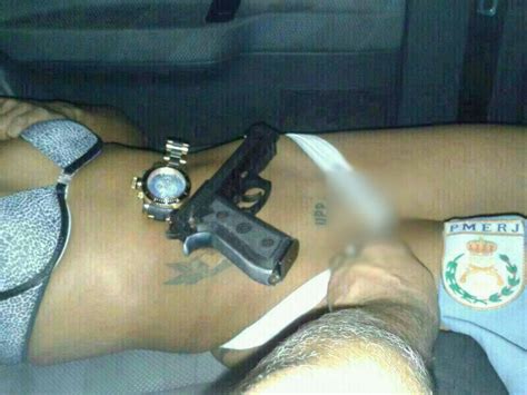 Vídeo mostra bate papo entre Maria UPP e policiais após sexo no Rio Notícias R Rio de Janeiro