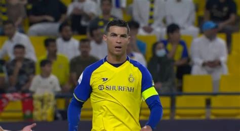 크리스티아누 호날두는 알 나스르의 승리에서 골 가뭄이 계속되는 가운데 반대 의견으로 경고를 받았습니다