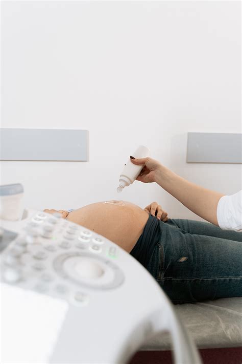 How I Coped With An Unexpected Pregnancy The Everygirl