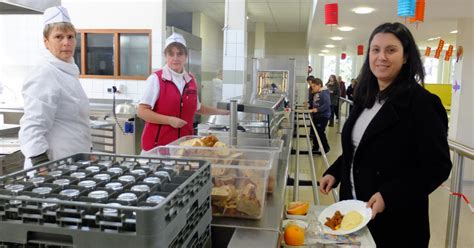 Cernay Au Collège René Cassin On Mange Local