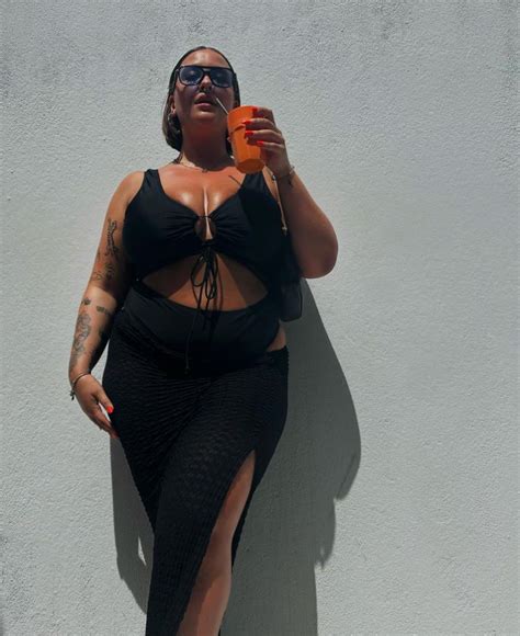 Lindi The Model Booker