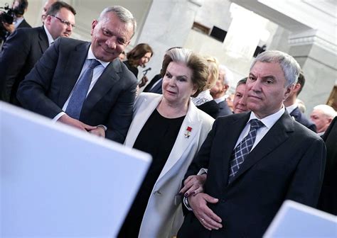 Осмотр выставки Чайка Первая среди звезд посвященной 60 летию