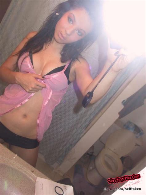 Naked Amateur Teens Mirror Porn Pic