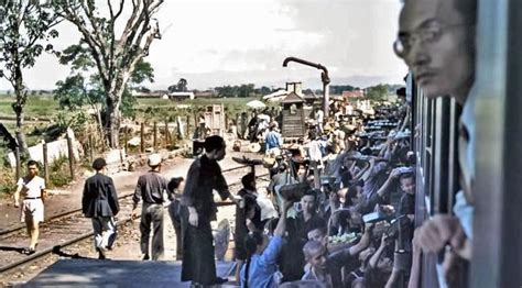 Boarding A Kcr Train At A Rural Station Gwulo