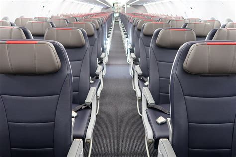 6 Reasons Why You Should Always Sit In The Aisle Seat On Planes The